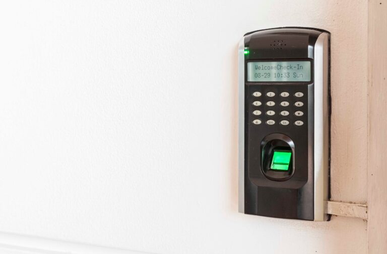 Wall-Mounted Card Readers vs Stand-Alone: Best Choice?